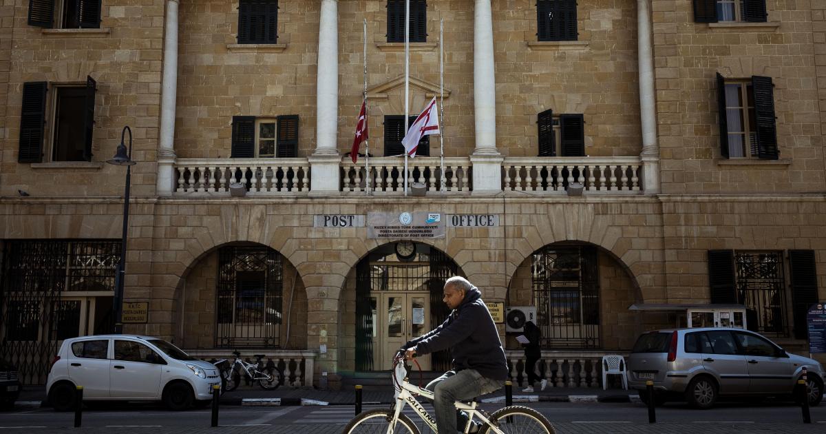 De facto identity documents (Part I): challenging the circular logics ...